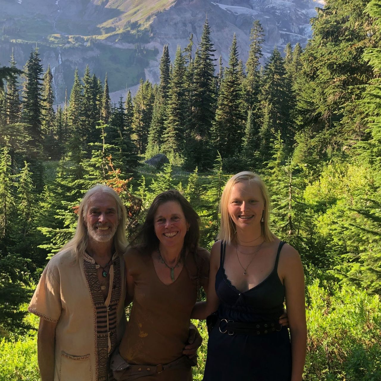 Organic farm surrounded by national forests with river & creek - WWOOF USA